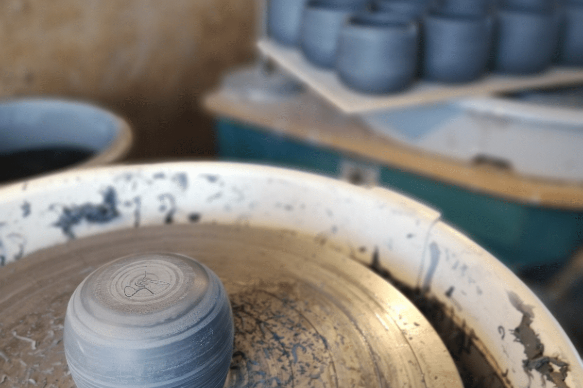 Poterie et céramique : différences, techniques et matériaux